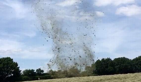 'Dust devil' phenomenon caught on camera at Sticklepath | okehampton ...