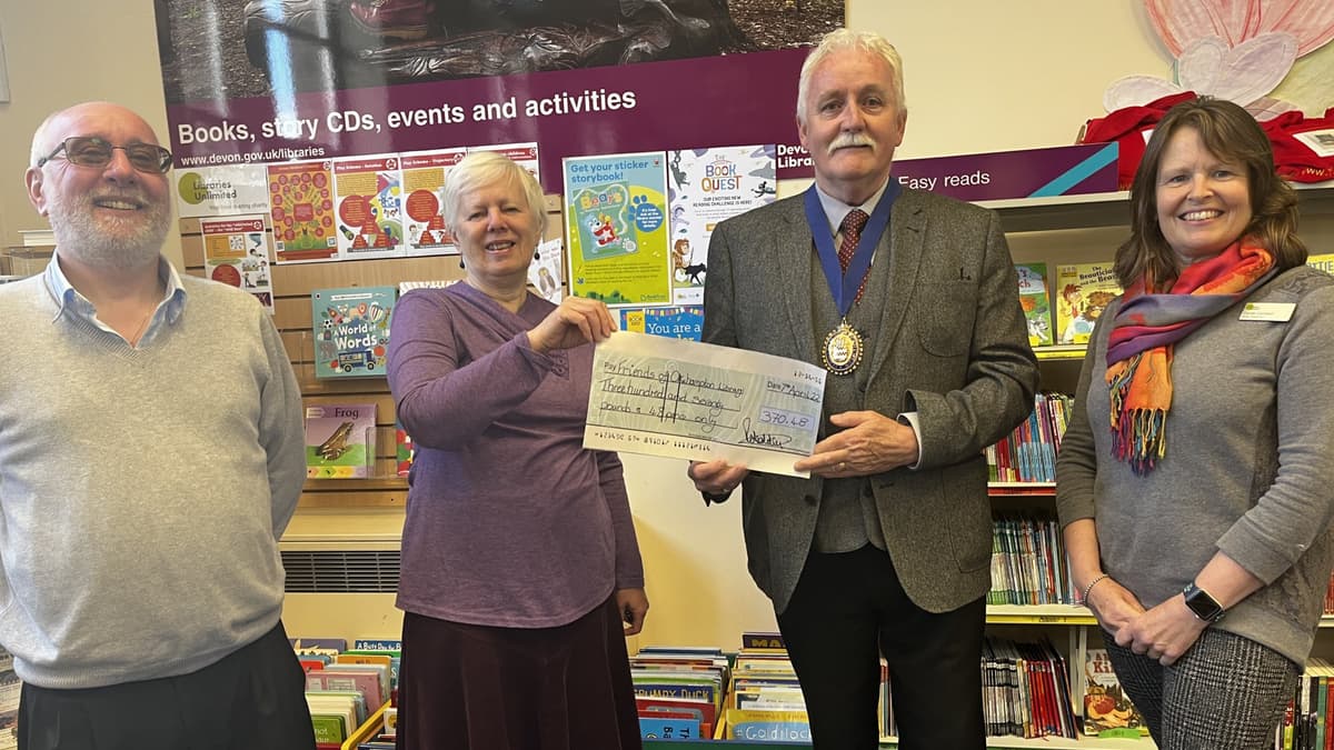Mayor Bob Tolley gives £500 for children's books to Okehampton Library ...
