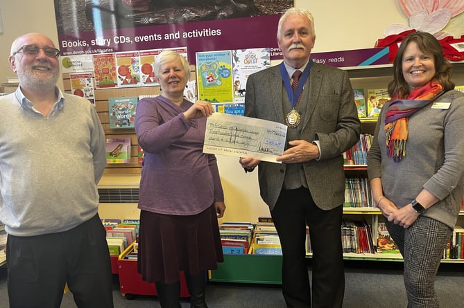 Mayor Bob Tolley gives £500 for children's books to Okehampton Library ...