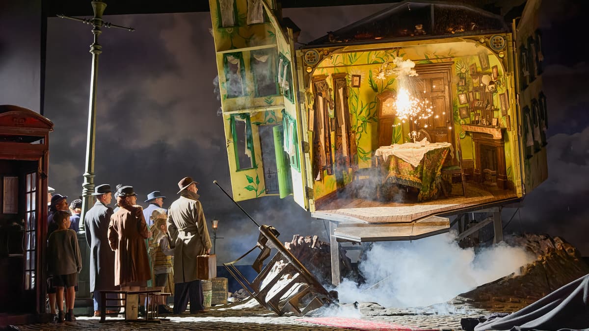 Award-winning production of An Inspector Calls opens at Plymouth ...