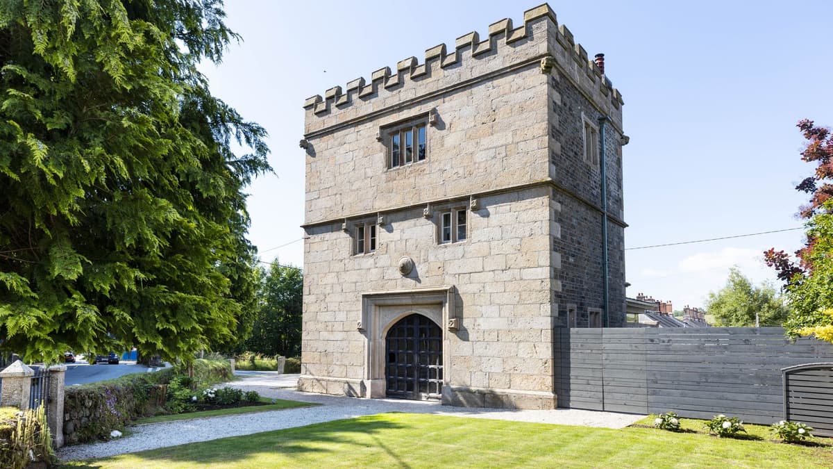 Tavistock "iconic" gate house comes with its own ghost story ...